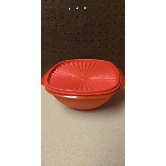 Tupperware | Kitchen | Vintage Servalier Dragonfly Pink Tupperware 8 Cup Container With Lid ...